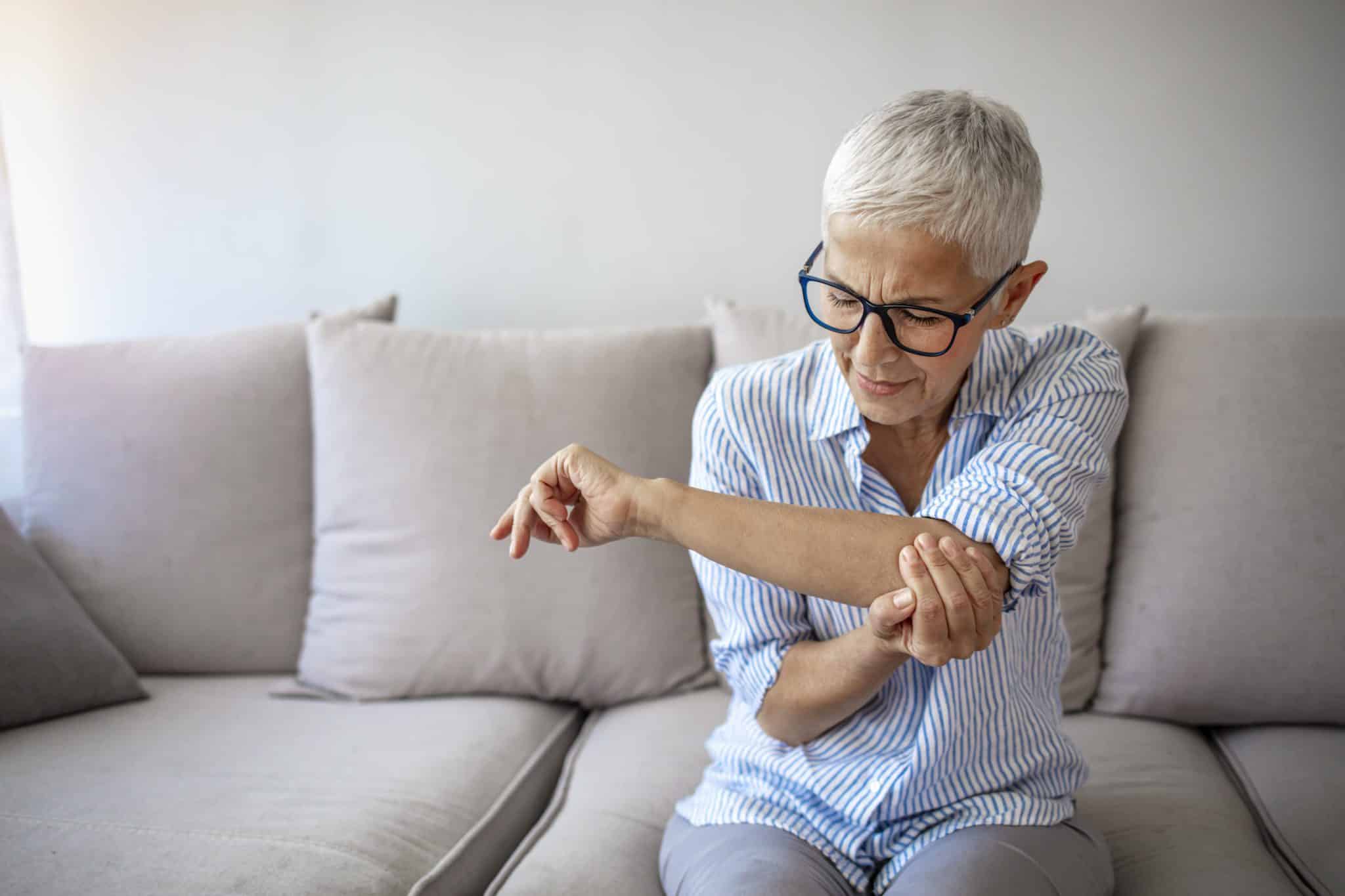 Tennis Elbow (Lateral Epicondylitis) | Causes, Symptoms And Treatment